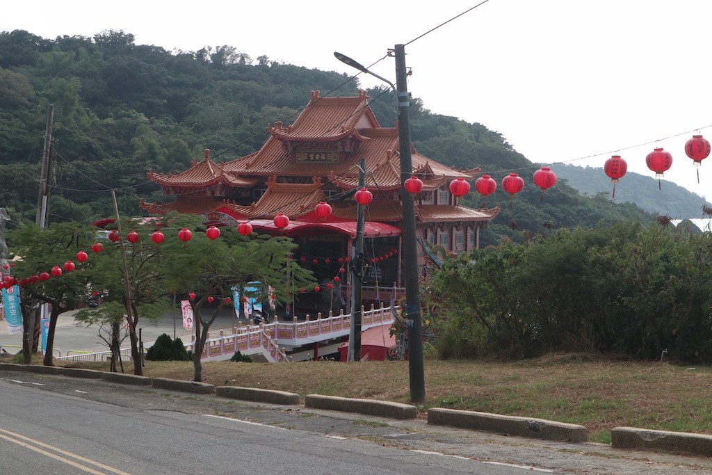 Tempel-Lambai-Island - Base and Travel