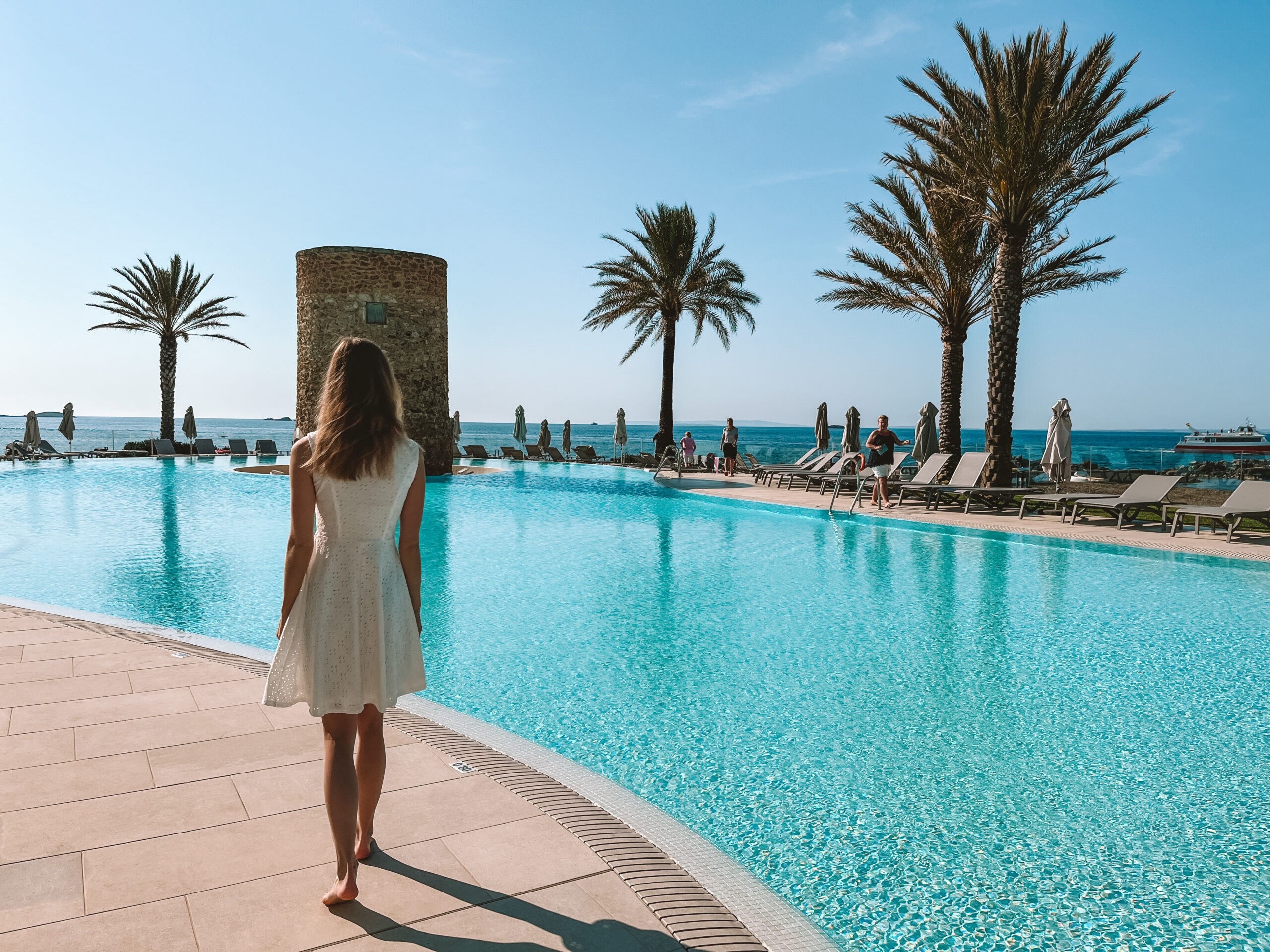 Hotel-del-Mar - Base and Travel